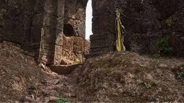 Kalanandigad Fort | कलानंदीगड किल्ला जिस पहाड़ी पर स्थित है उसकी एक ...