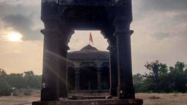 Pavangad Fort | पावनगड किले में 400 से अधिक तोप के गोले मिले