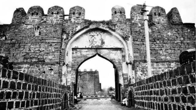 Gulbarga Fort | गुलबर्गा किले की जानकारी | Spot Hunter